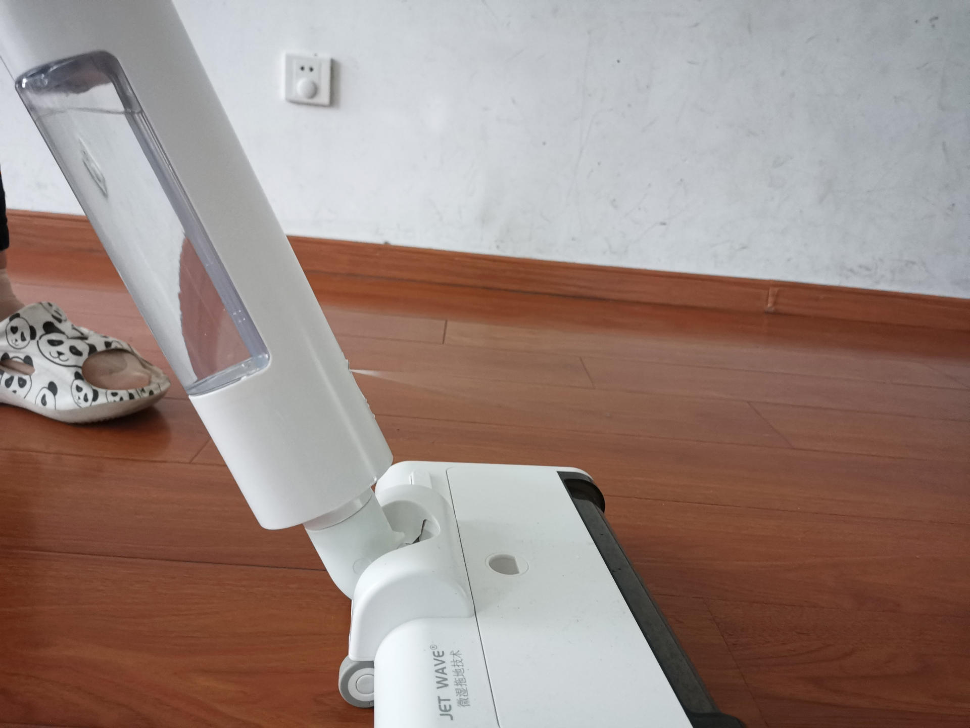 Who says you have to bend over to sweep the floor?JETWAVE Handheld ...