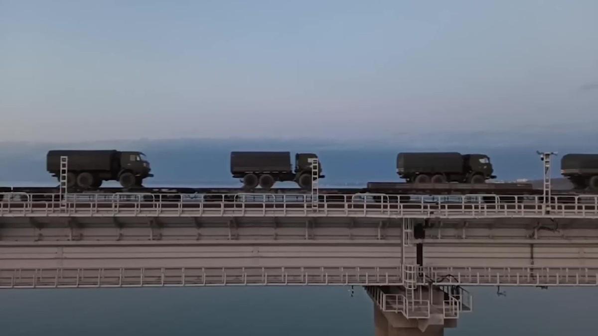 The Crimean bridge exploded! Ukraine challenges Russia's red lines ...