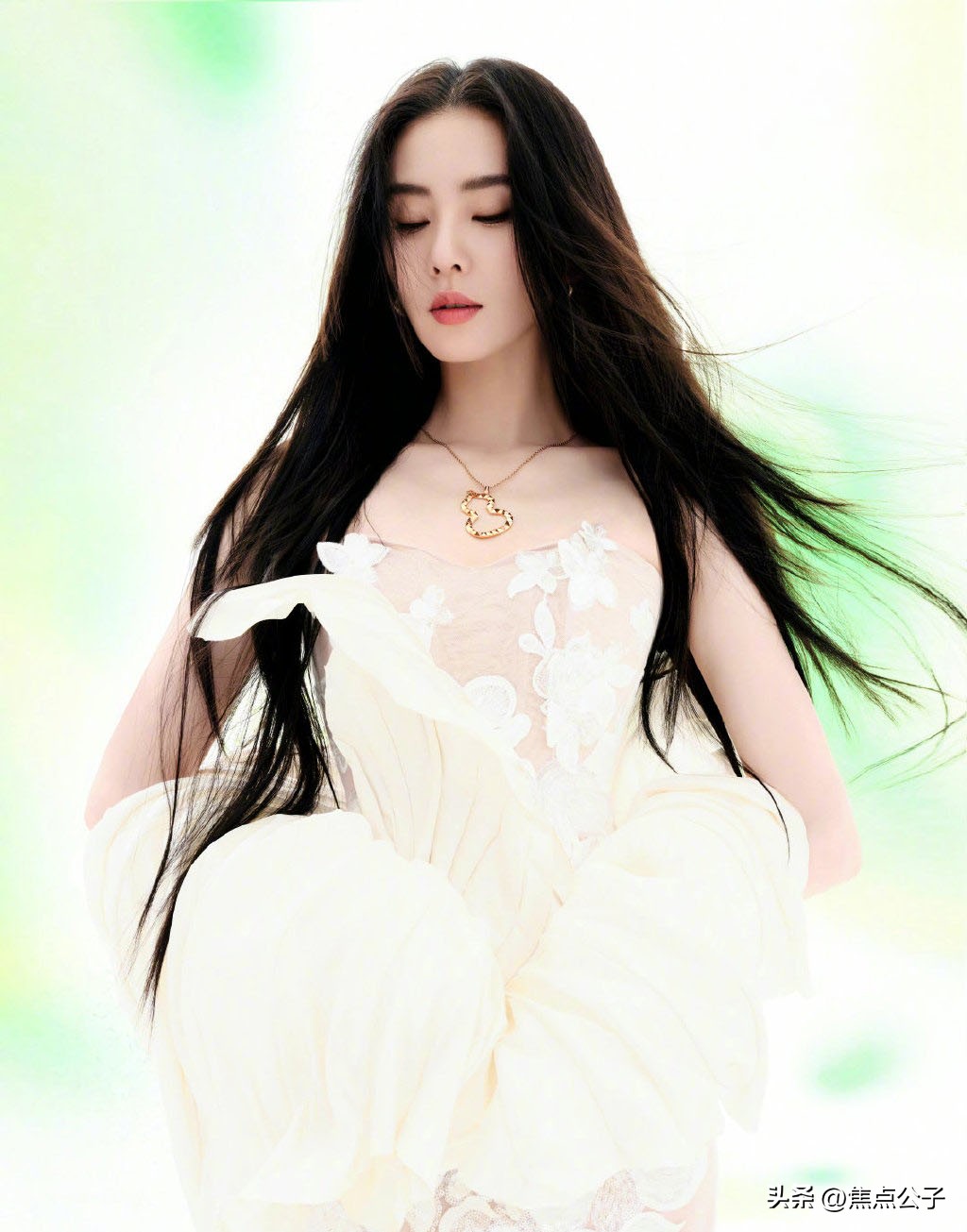 Don't care about magazines? Liu Shishi's Harper's Bazaar cover sold ...