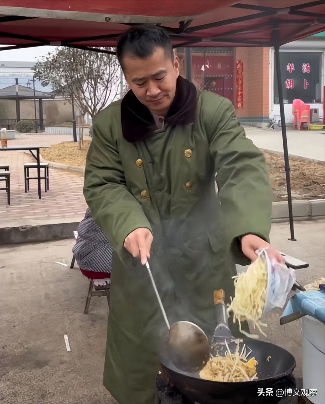 Current status of 7 artists: setting up street stalls, selling fish and ...