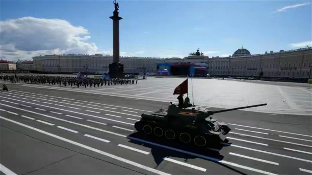 Russia's Red Square military parade hastily ended, only 1 tank for ...