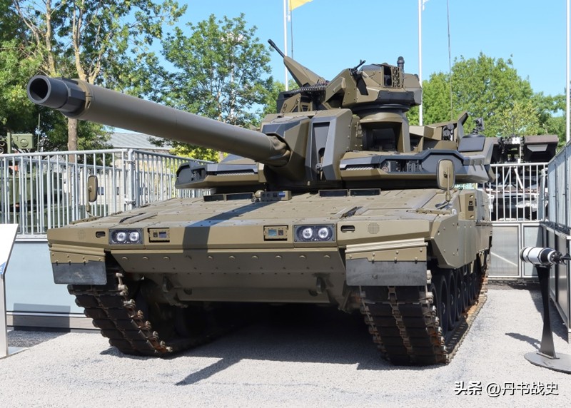 Combining the Leopard 2 and the Leclerc main battle tank, the EMBT tank ...