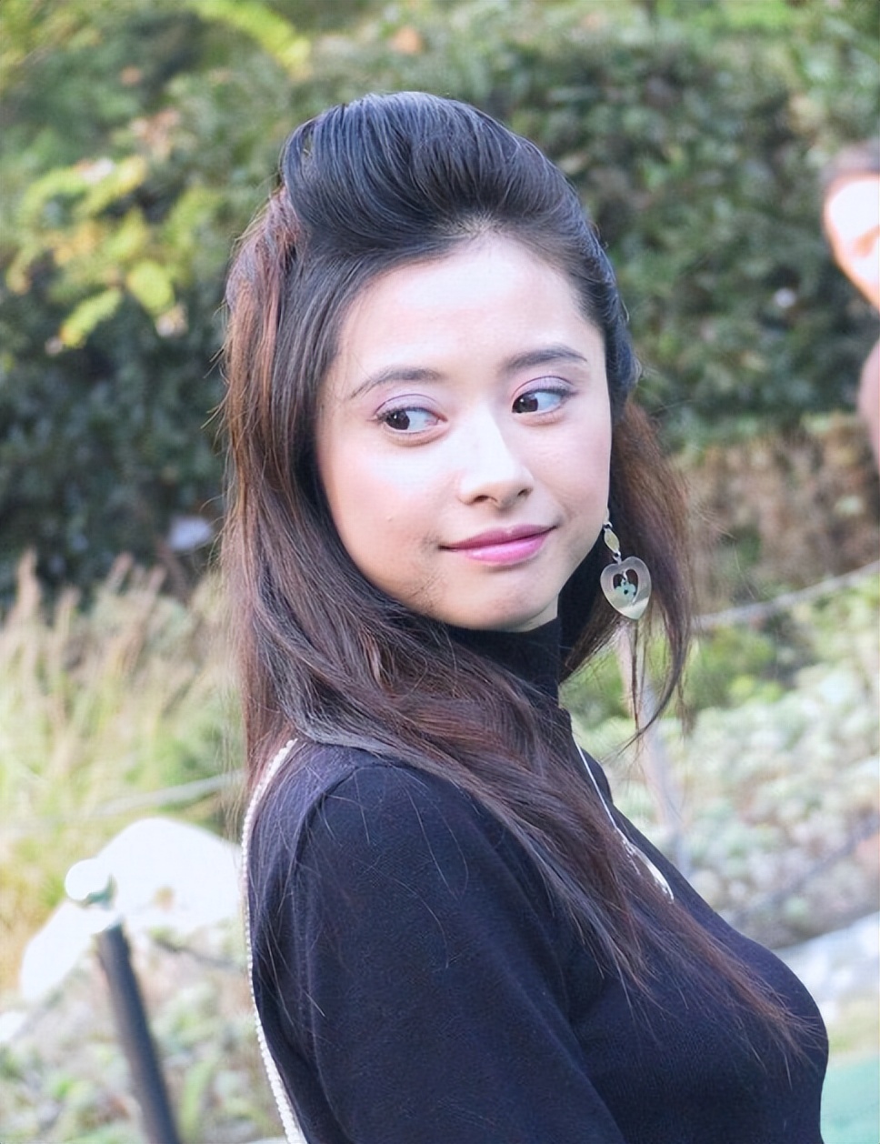 Which one is more resistant to aging, a generous face or a baby face ...