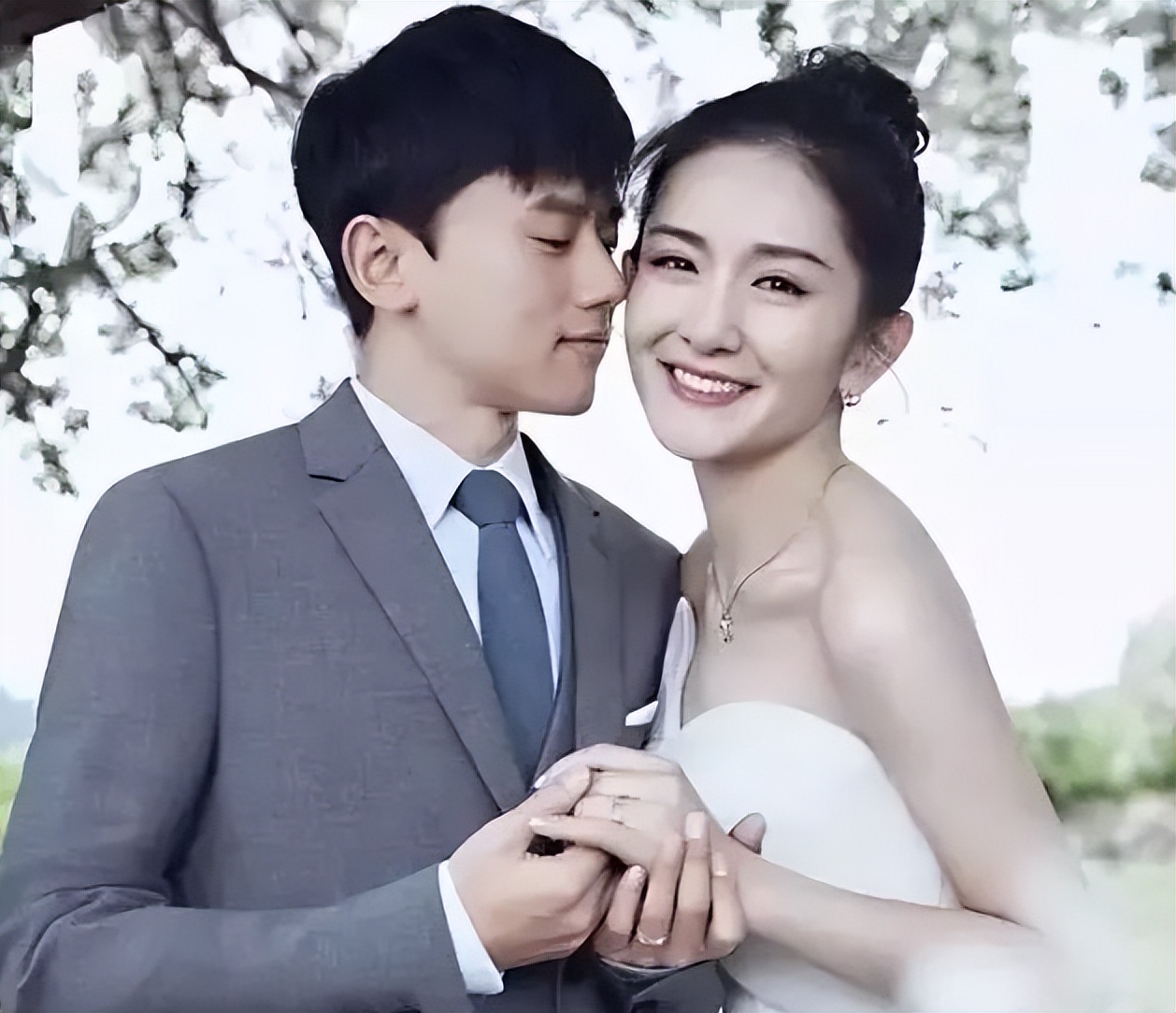 Zhang Jie released a group photo of his family of five for the first time, the family of five is ...