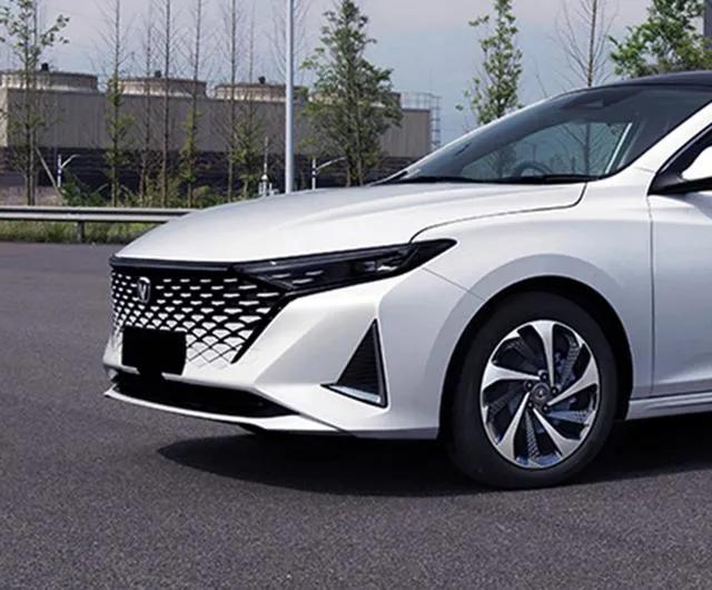 The new Changan Ruicheng CC real car is exposed, with a new front face ...