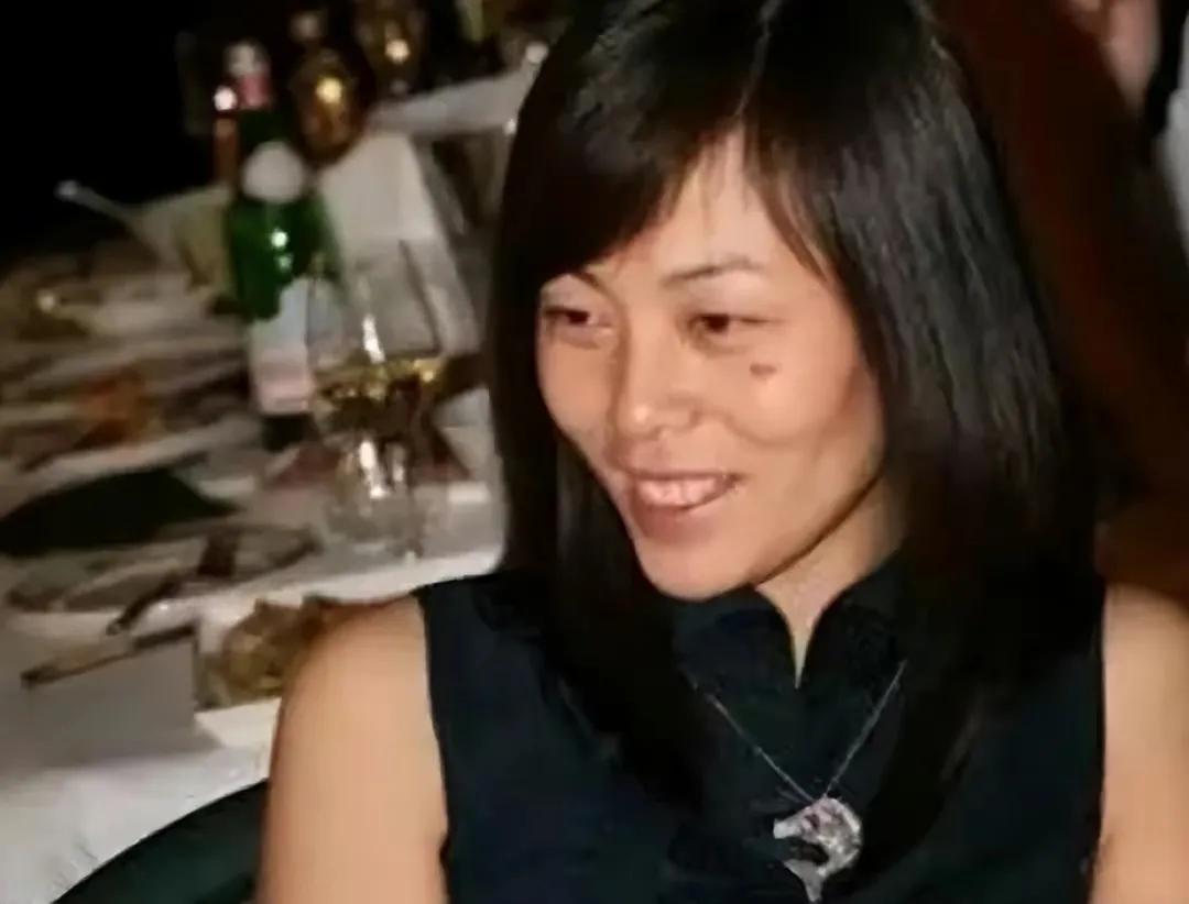 Huang Bo and his wife look exactly like "dragon and phoenix twins ...