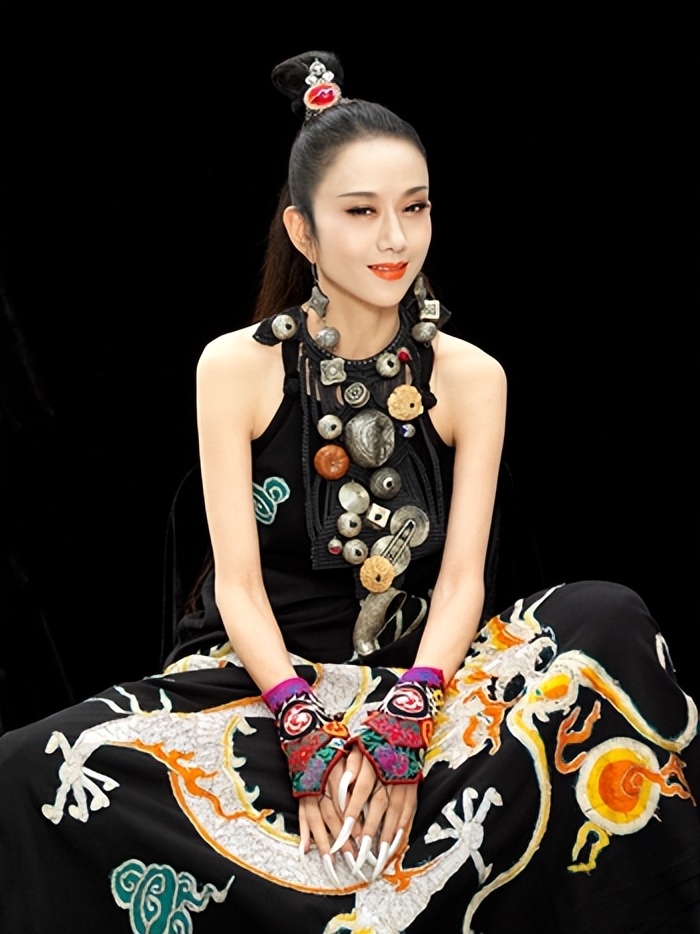 Yang Liping's dance was complained again, male and female dancers have ...