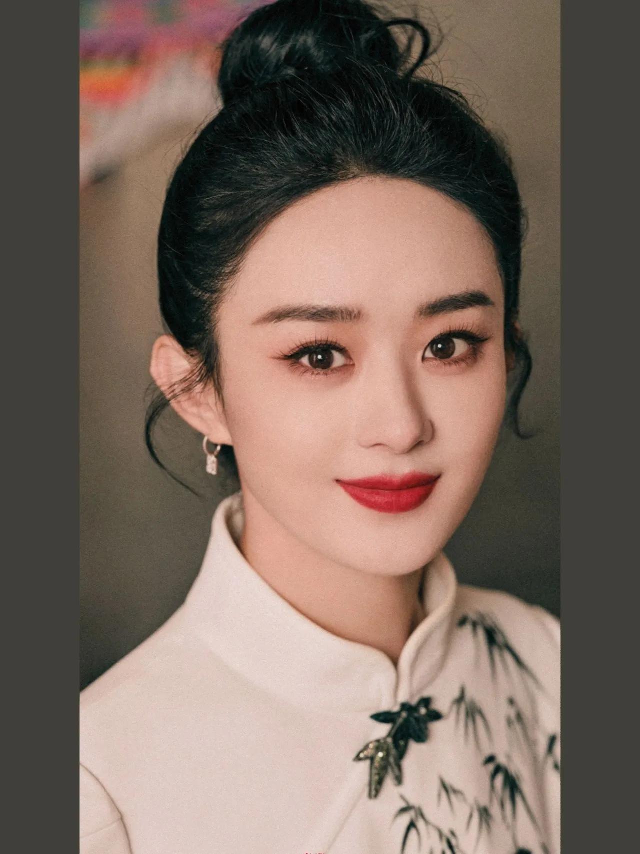 Zhao Liying, the cheongsam outfit for the Spring Festival Gala is so ...