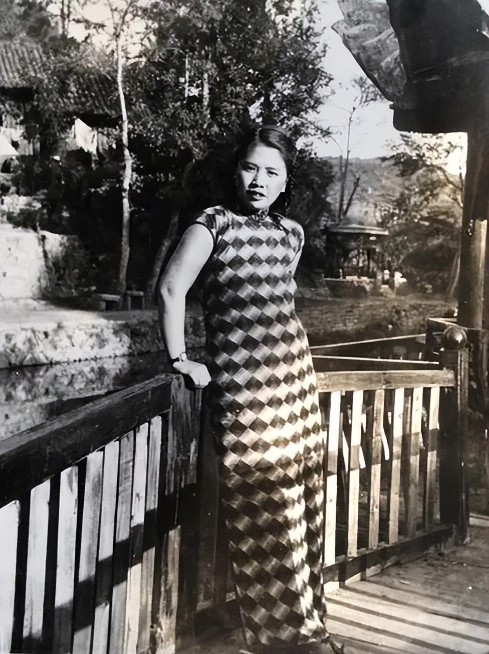 The red female agent married Chiang Kai-shek's favorite general. After ...