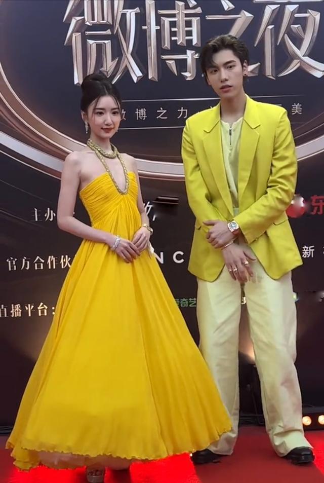 There is a kind of embarrassment that Mao Xiaotong plays sexy, obviously flattering, but he ...