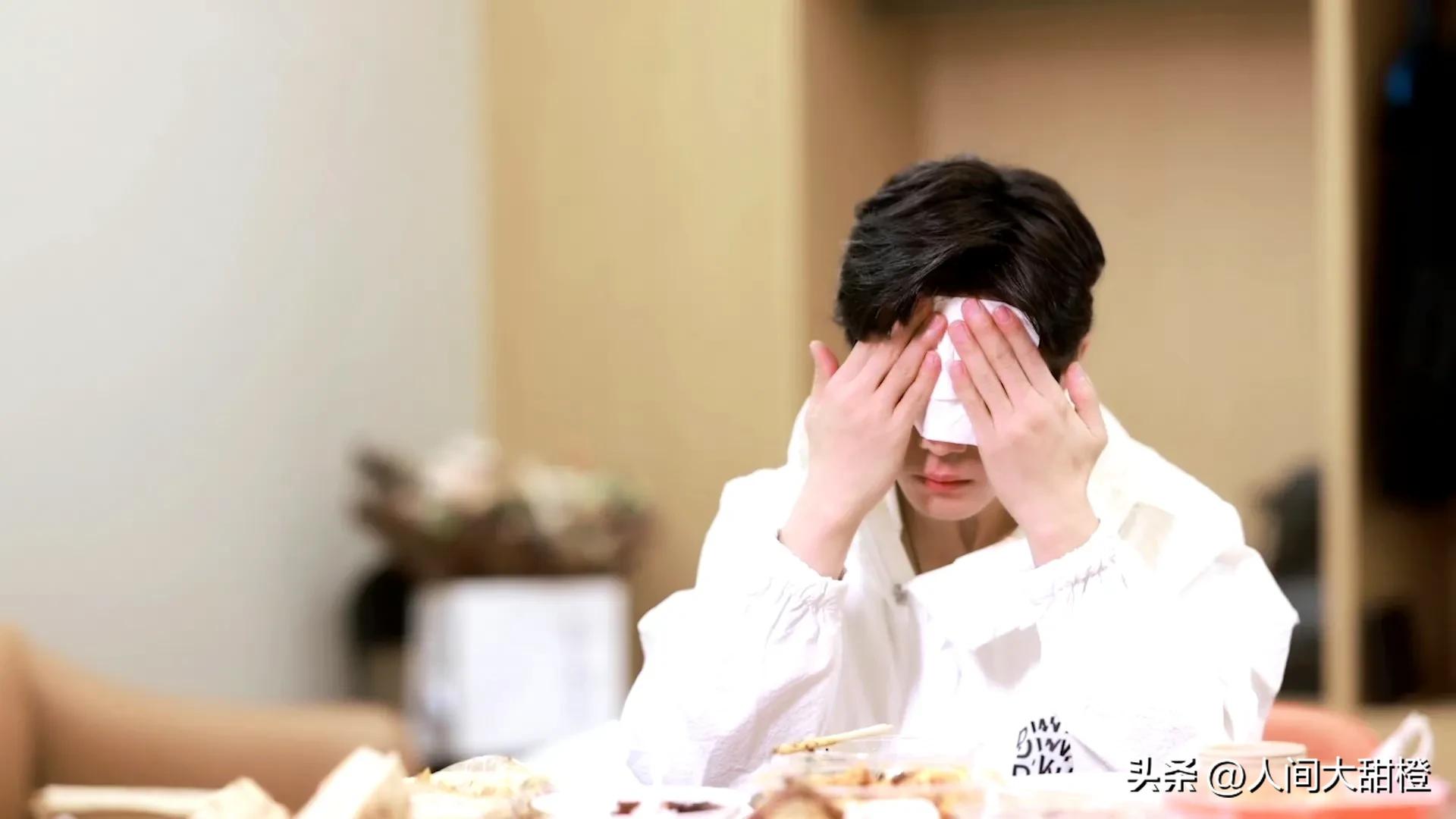 Tonight, all netizens were screened by Xiao Zhan! It's so cute to cry ...