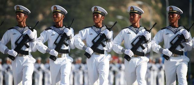 Will there be two streamers on the original navy hat? Not many people ...