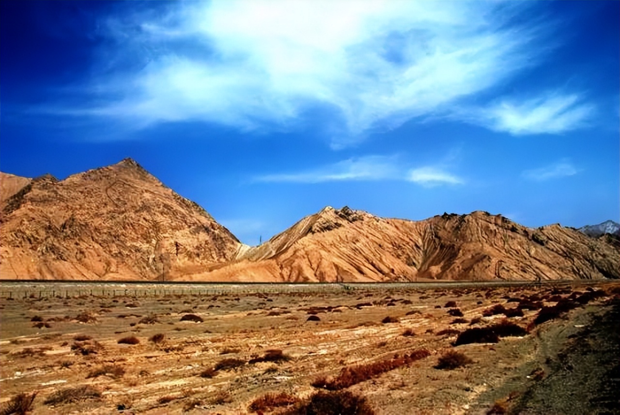 The super project on the Gobi Desert in Northwest China is 320 meters ...