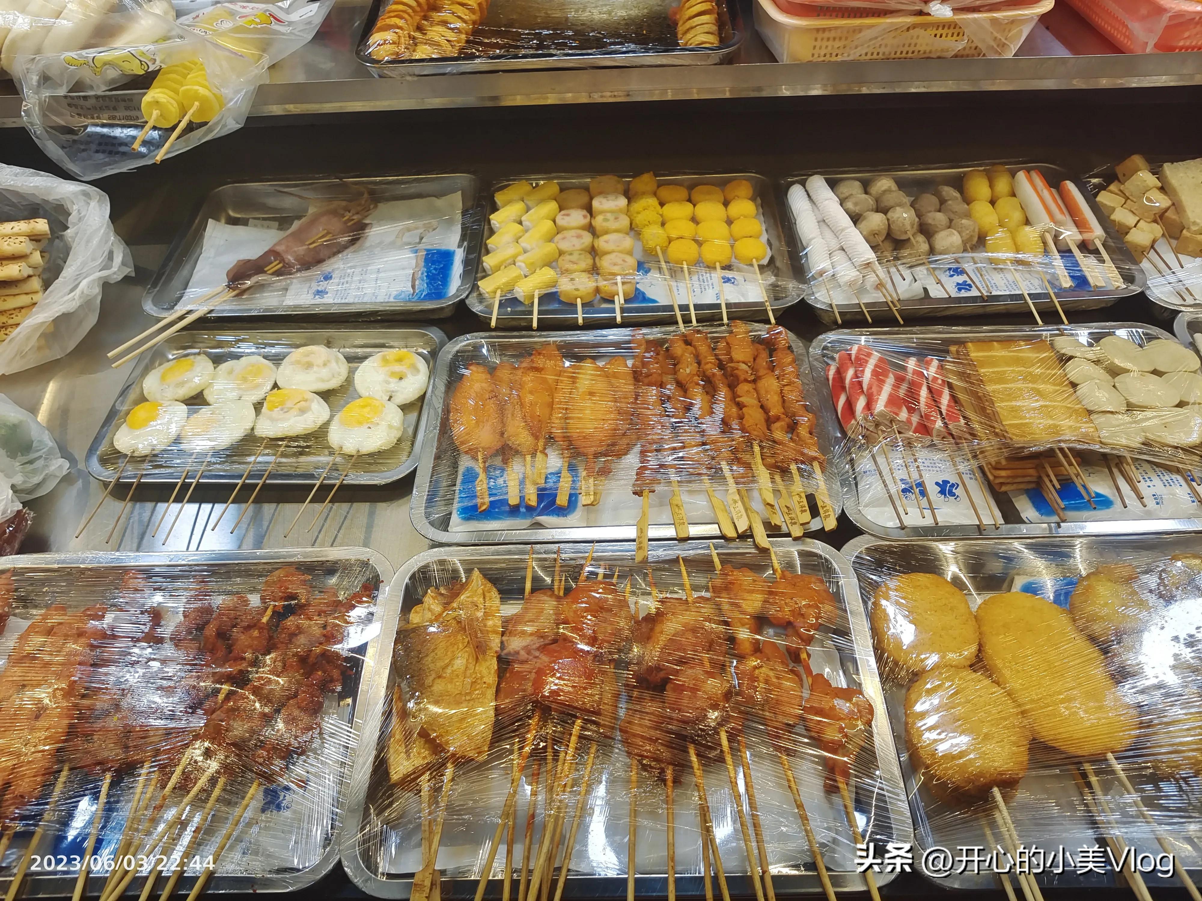 Recording the smoke and fire in the world - the young couple at the ...