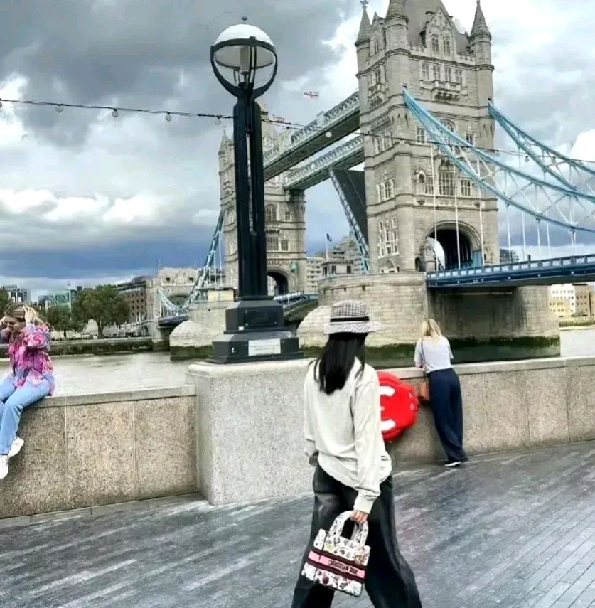 Wang Shiling and Huang Duoduo shared their study abroad life, one loves ...