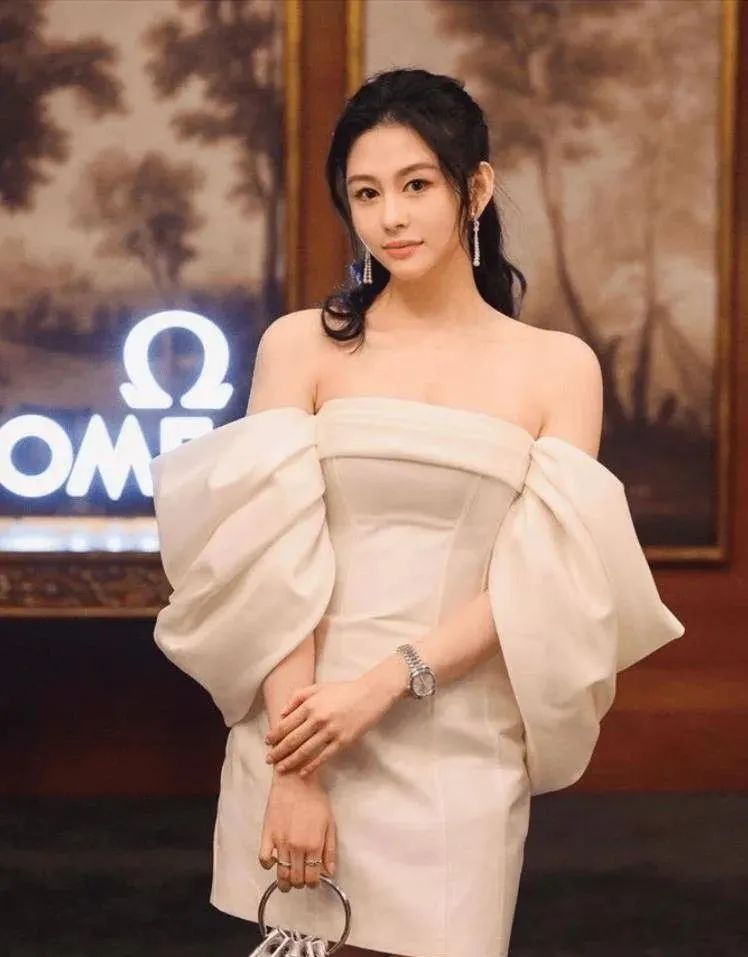 Qiu Shuzhen's daughter's beauty is amazing! She has exactly the same ...