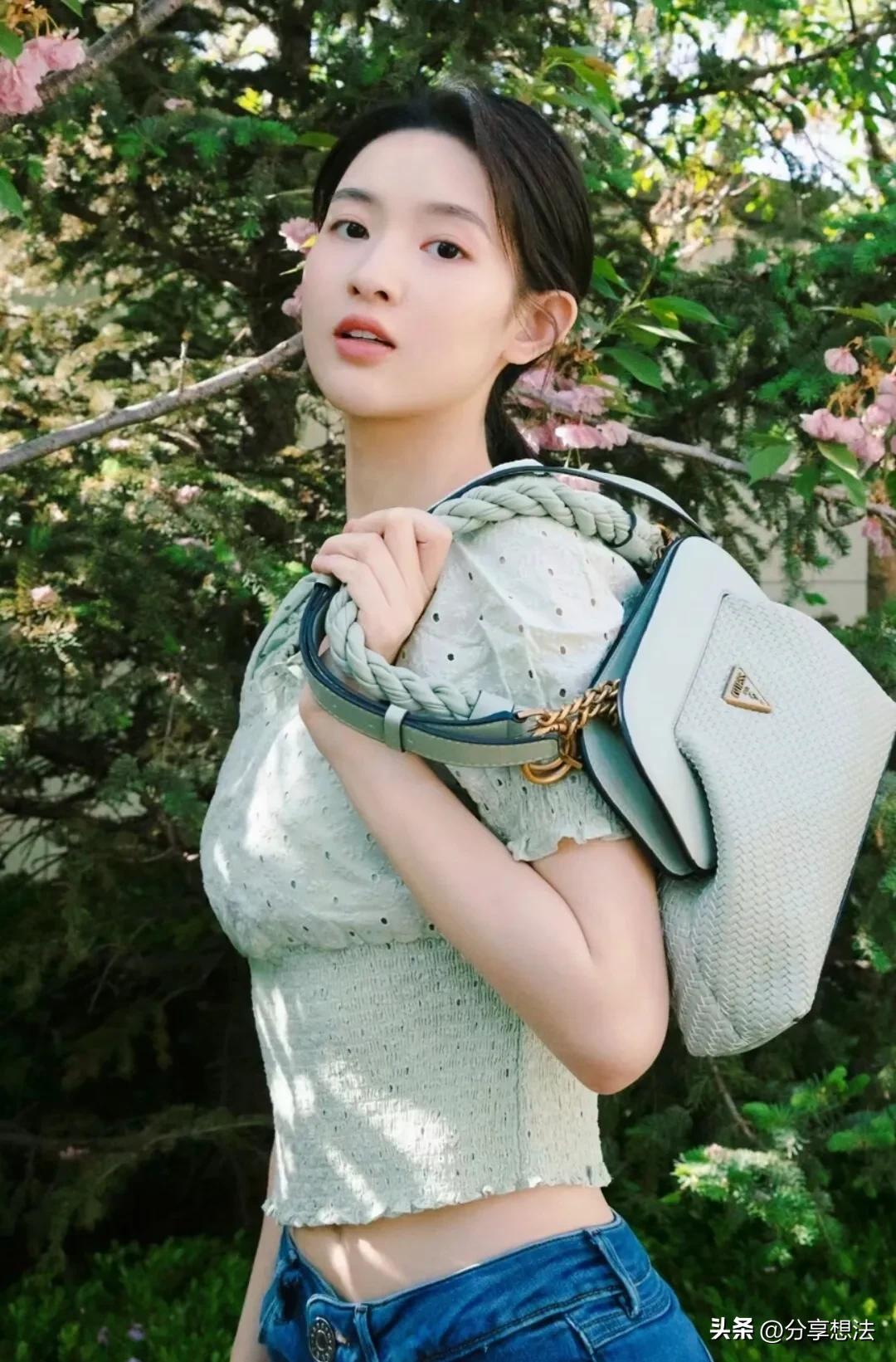 Wang Yuwen star wallpaper (5) - iNEWS