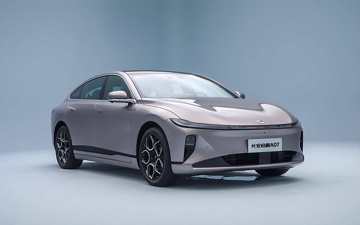 Changan new series Qiyuan A07 real shot fastback body / technology ...