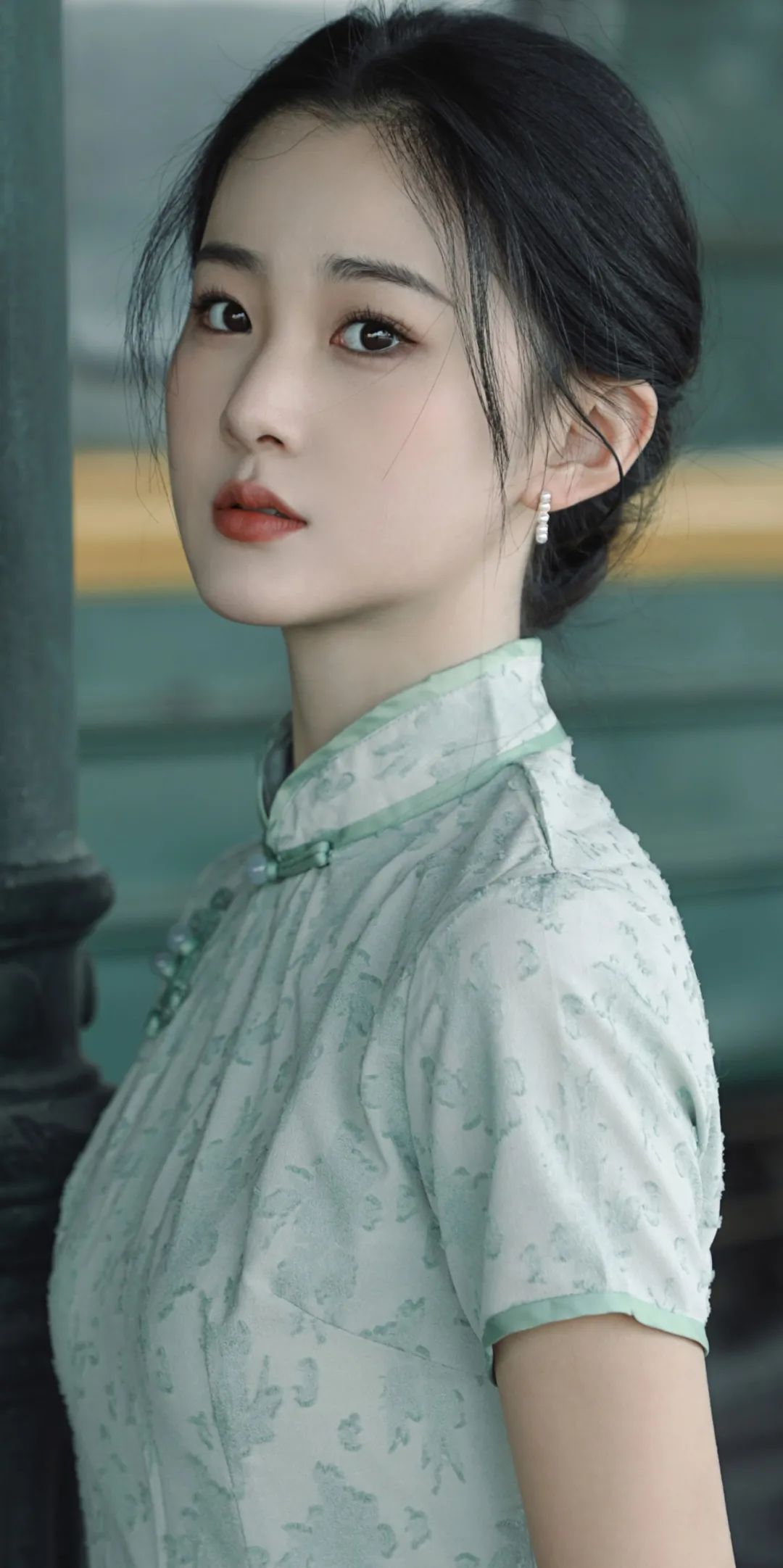 Celebrity photo: Shao Yu Qitian blue cheongsam is beautifully shot in the style of the Republic ...