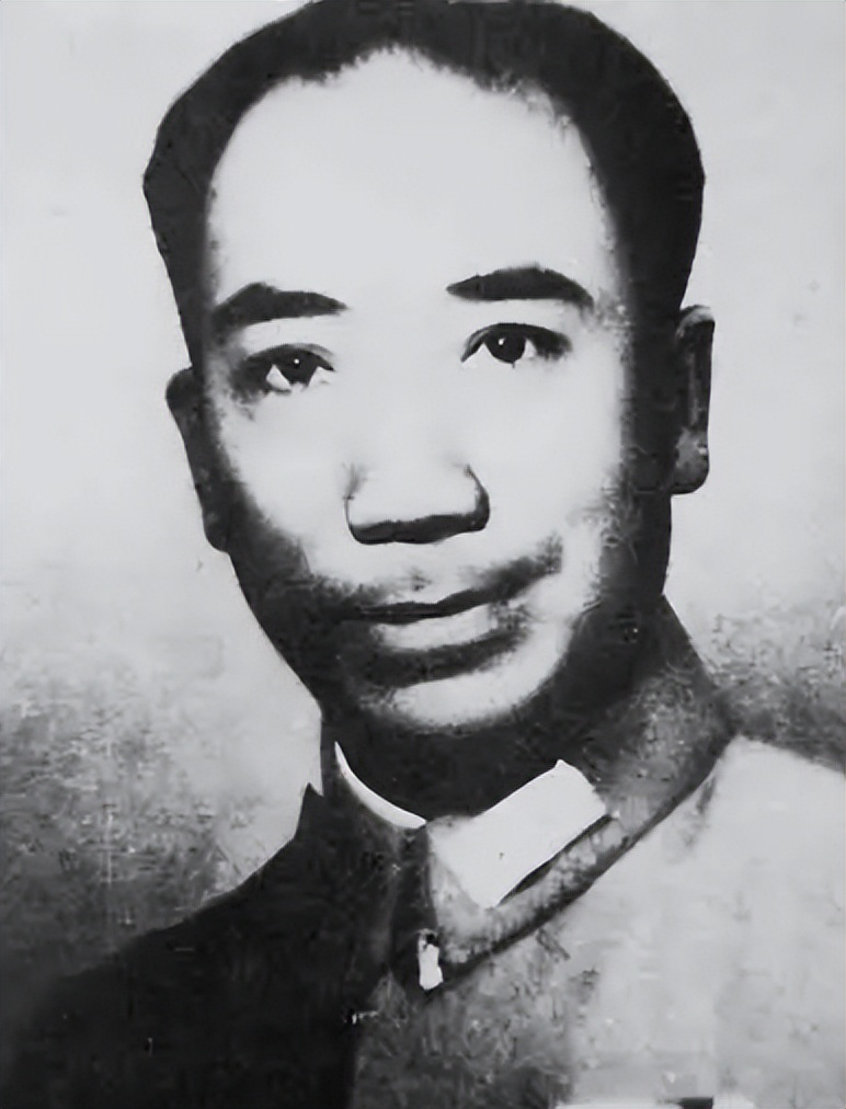 In 1977, Huang Wei paid homage to Fang Zhimin, standing in front of the ...