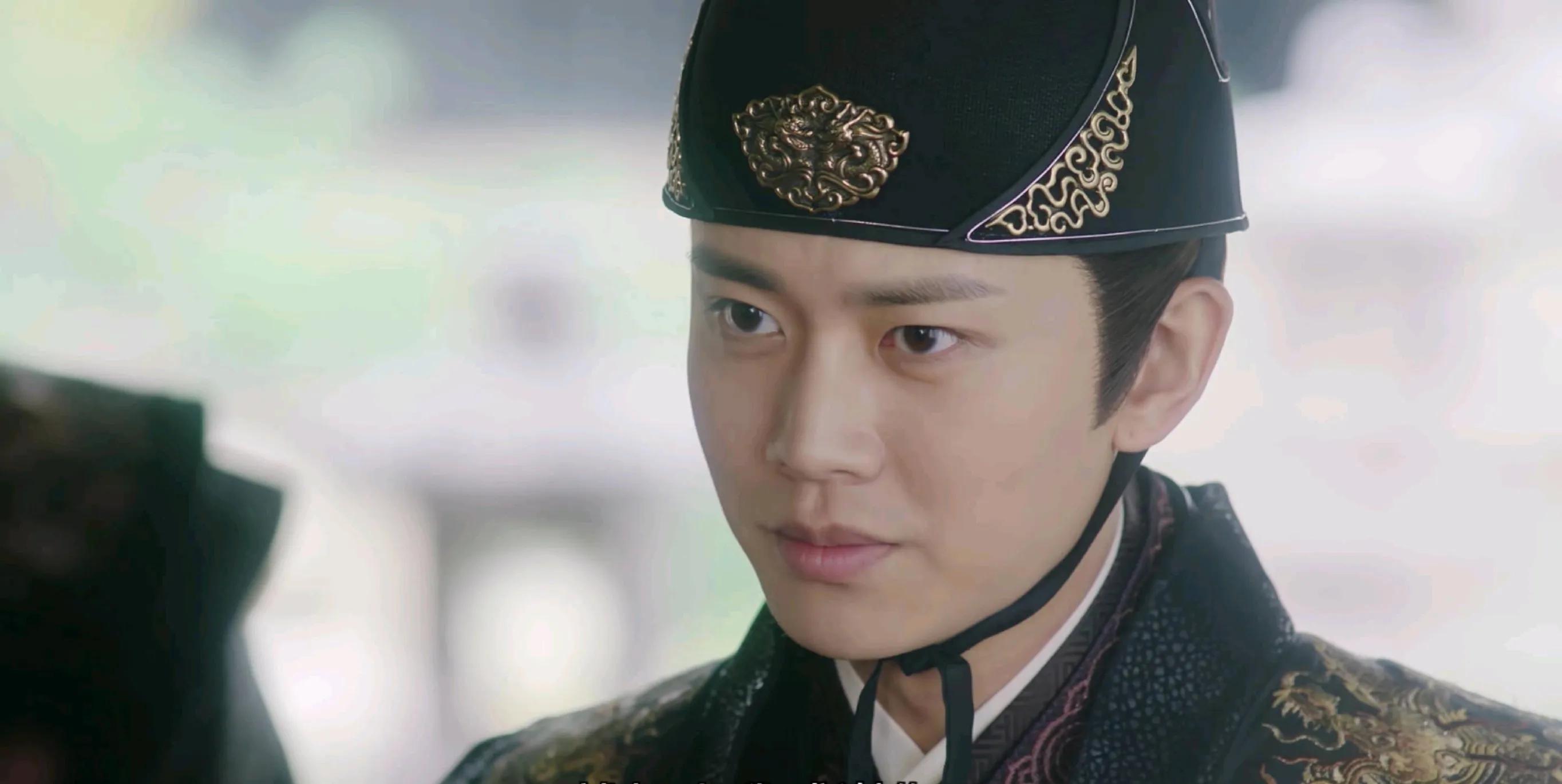 Let's pick up a small detail of the lines of "Under the Brocade", Mr ...