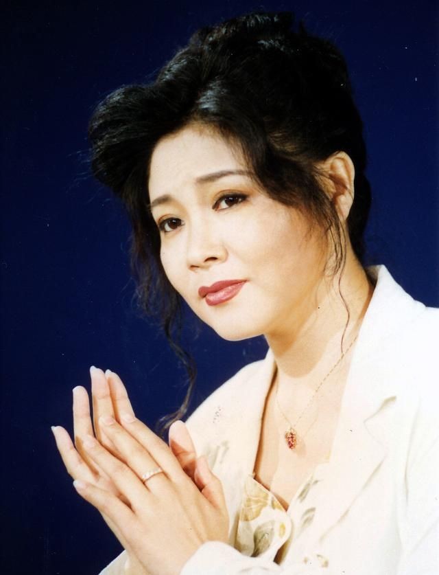 Singer Su Hong: Don't remarry after you lose your husband, and serve ...