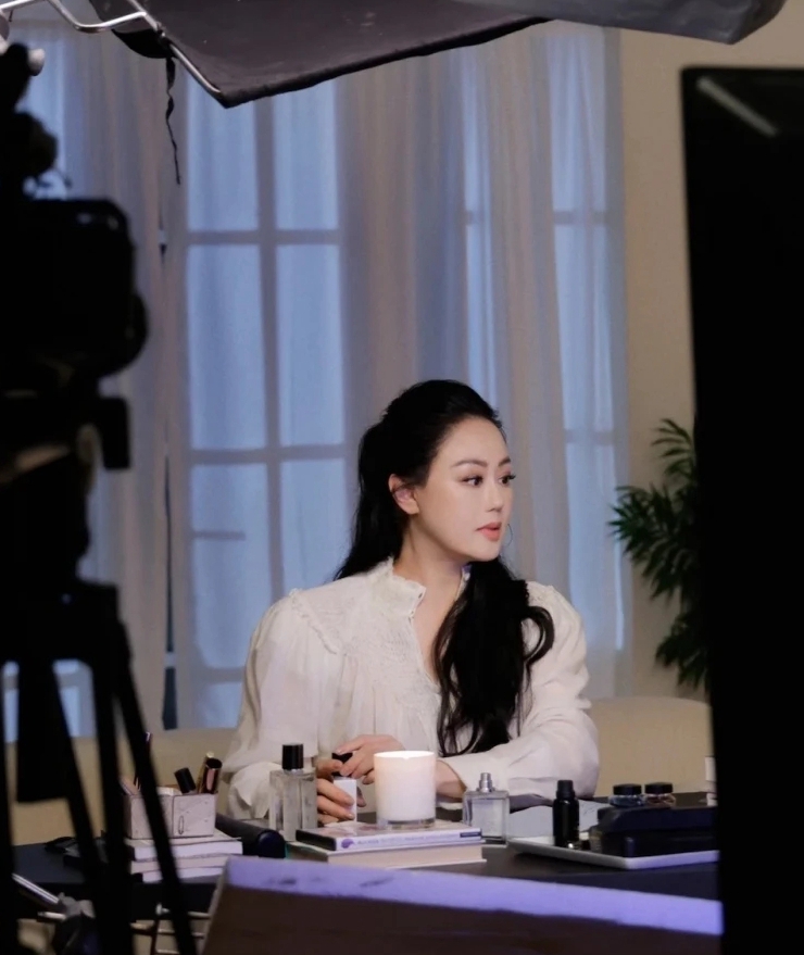 Zhang Xiaohui, the "first-generation delivery queen", successfully broke through the elegant ...