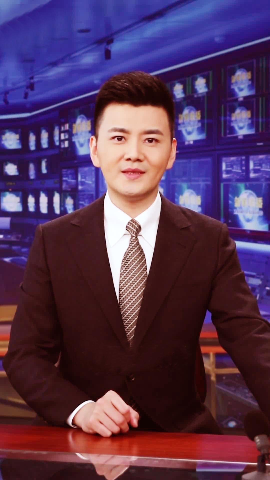 CCTV anchor Yan Yuxin is a talented man and a filial son, married a beautiful wife, and his love ...