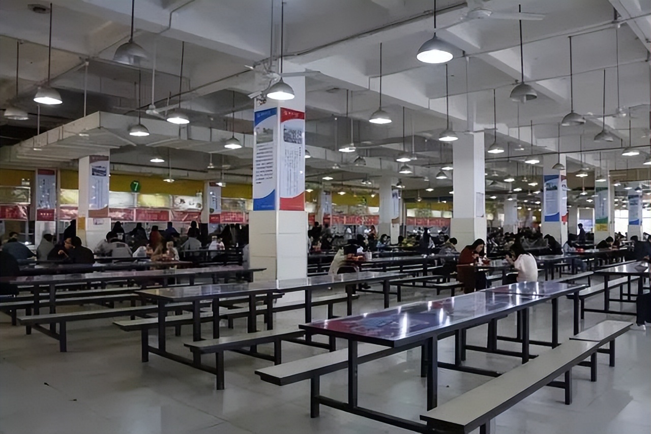 6 bucks is enough!This "university cafeteria" is so good!Netizen: Is ...