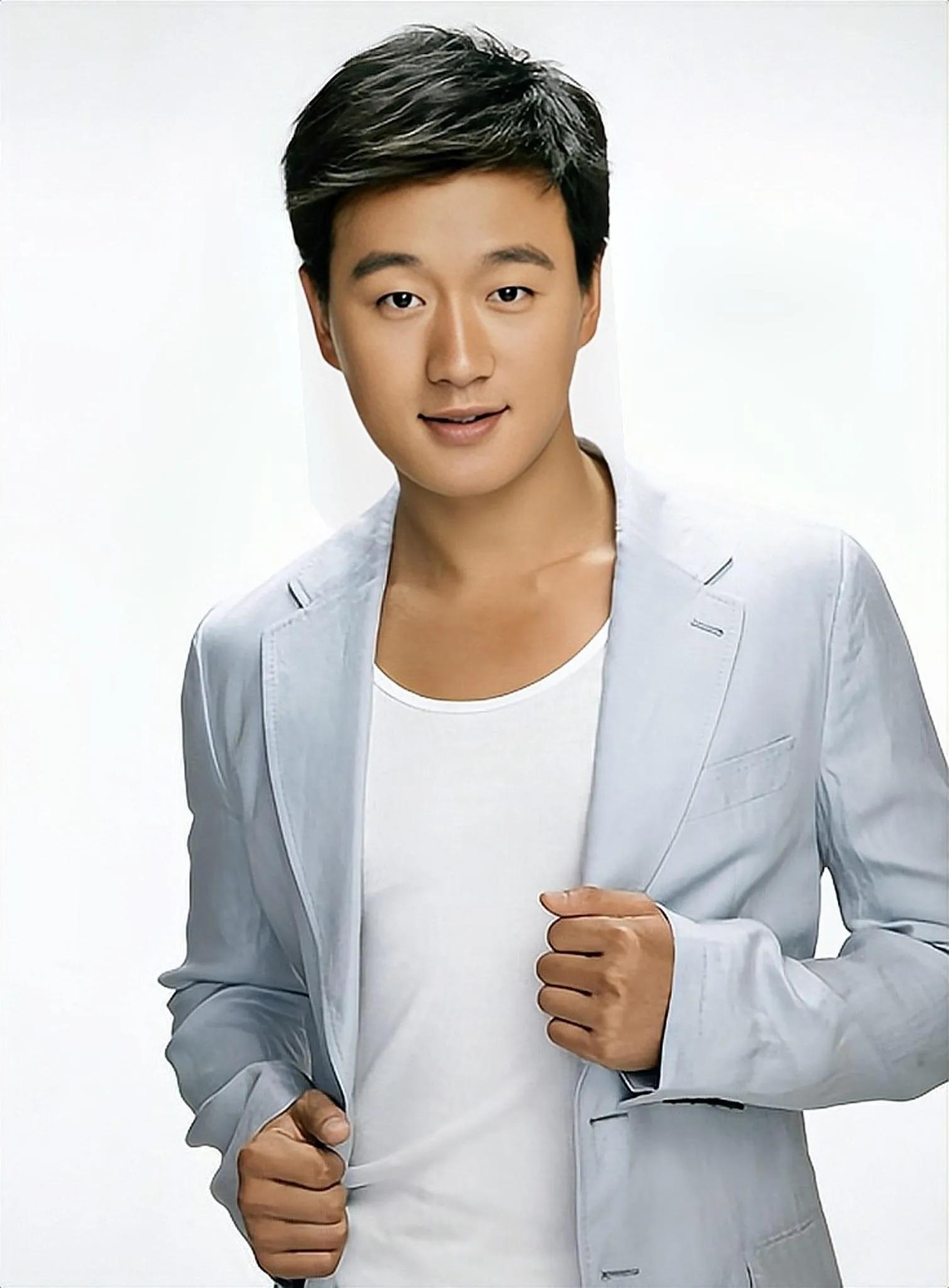 Tong Dawei took his family on an outing, it turns out that the inner ...