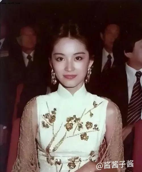 Lin Qingxia, who was once known as "the first beauty in Southeast Asia ...