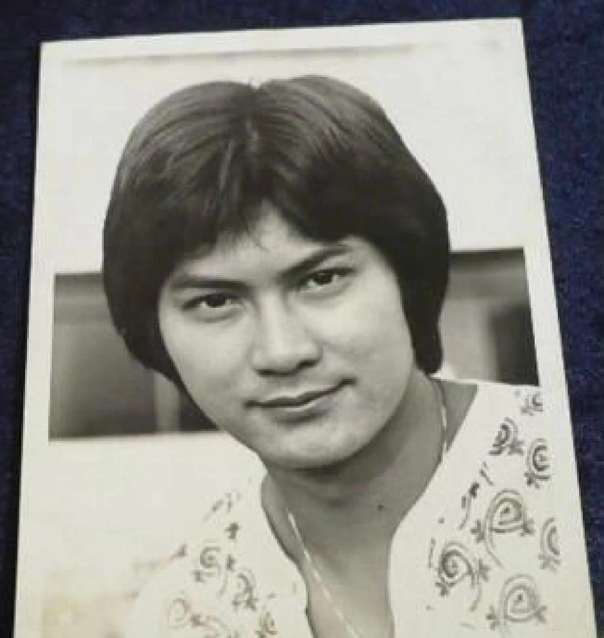 Deng Guangrong, the eldest brother in Hong Kong, was "mighty and kind ...