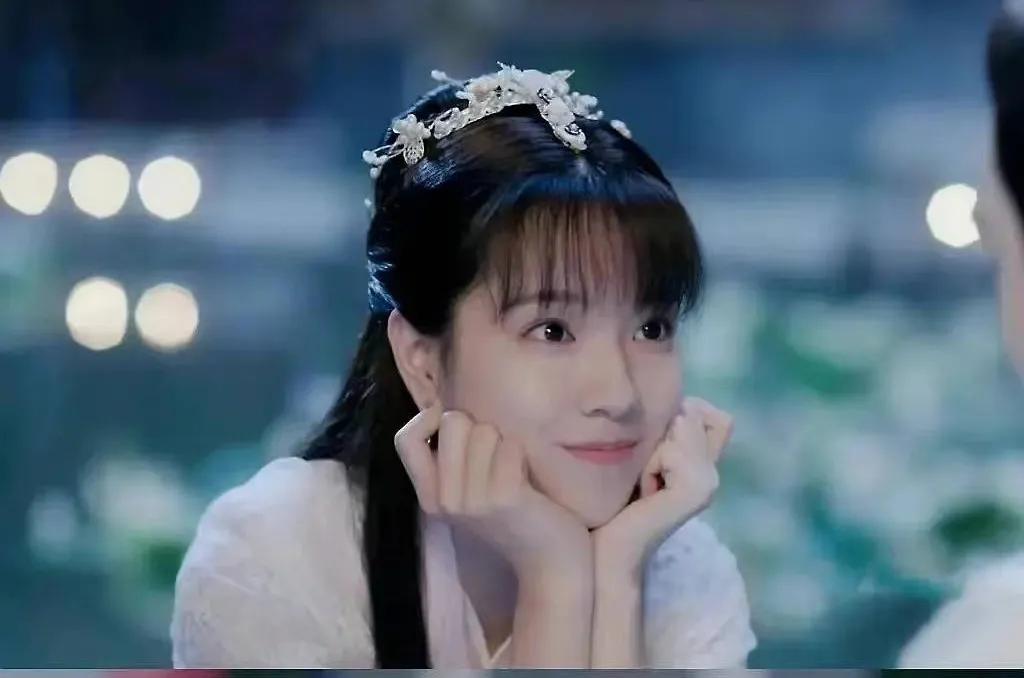 The official announcement of the new version of "Shooting the Condors" shows that Huang Rong is ...