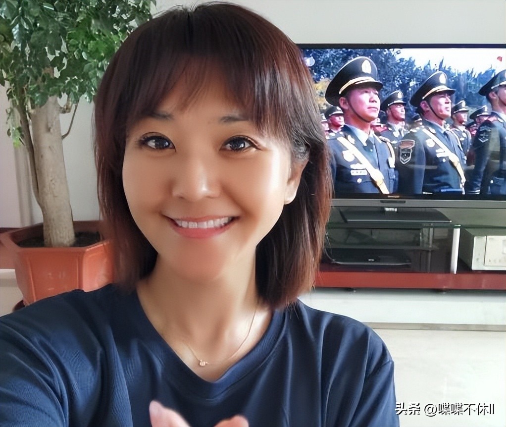 The 49-year-old Fang Qiong no longer concealed it, and revealed another ...