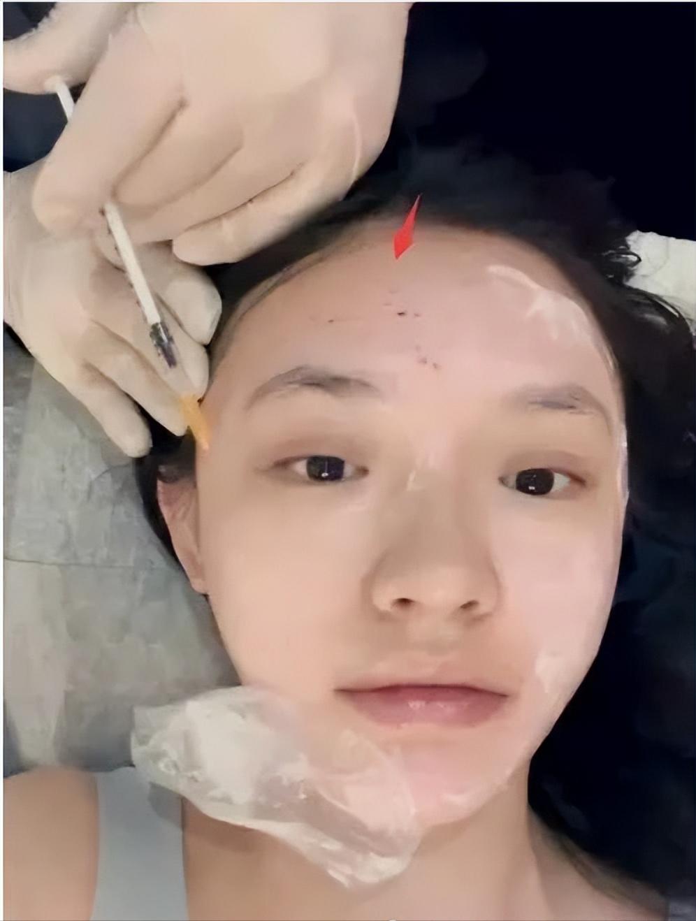 The face is stiff and fake crying, look at the bastard with flying ...