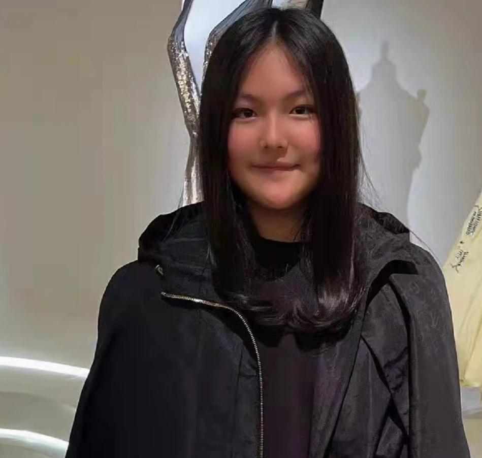 Wang Shiling saves money abroad! Going shopping with friends cost more ...