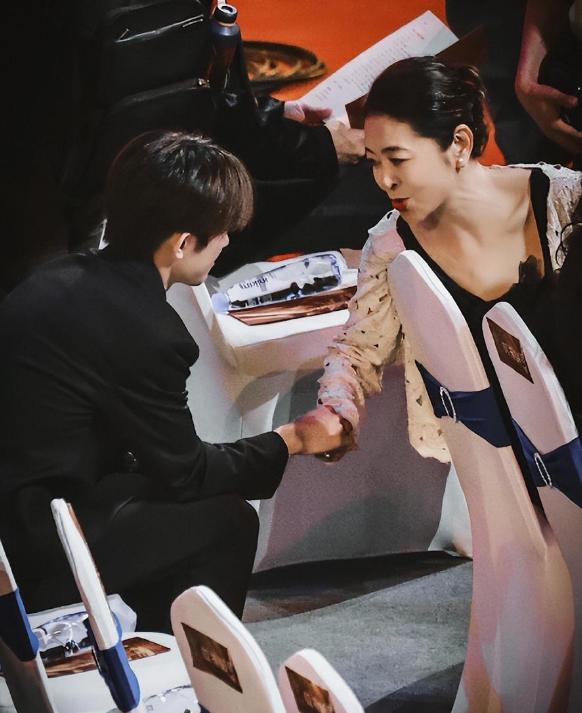 Huabiao Award! Ni Ping and Chen Kaige are in the same frame, Deng Chao ...