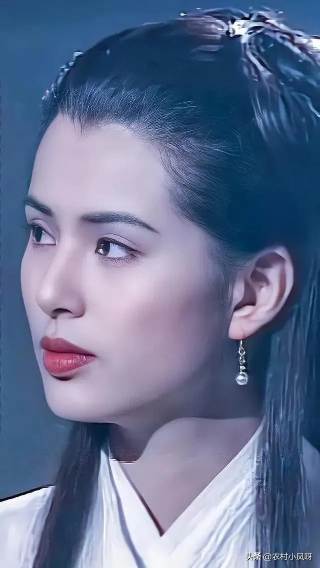 Share pictures - Li Ruotong's exquisite portrait, elegant temperament ...