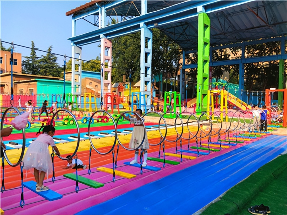 Jungle crossing amusement equipment allows players to challenge ...