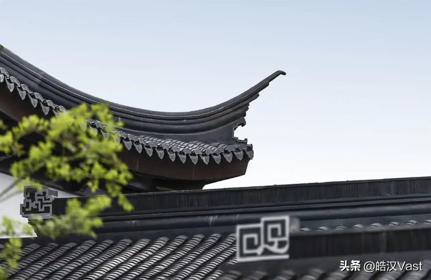 The beauty of ancient architectural details - cornices and corners - iNEWS