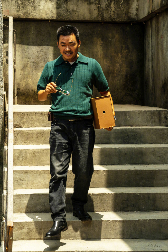 Everyone in "The Octagonal Cage" is trapped in the "octagonal cage" of ...