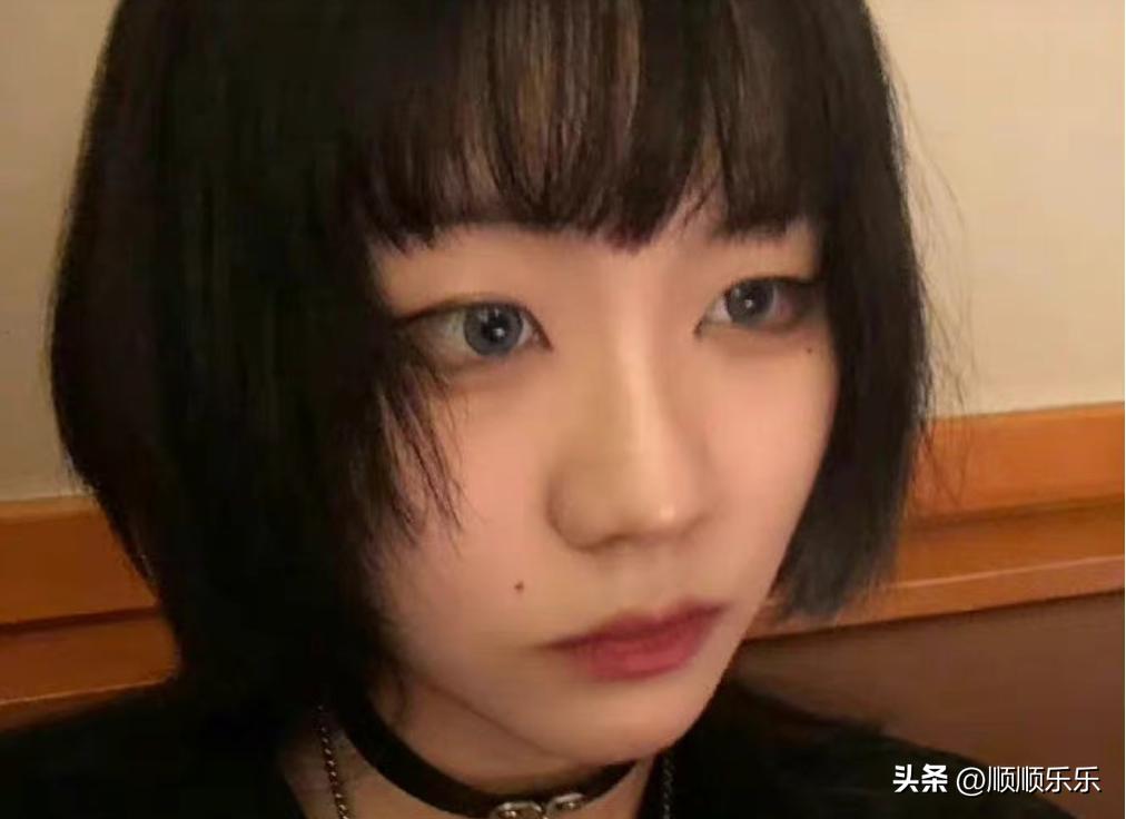 The girl Yue Minghui kisses on the street is Dou Wei's daughter Dou ...