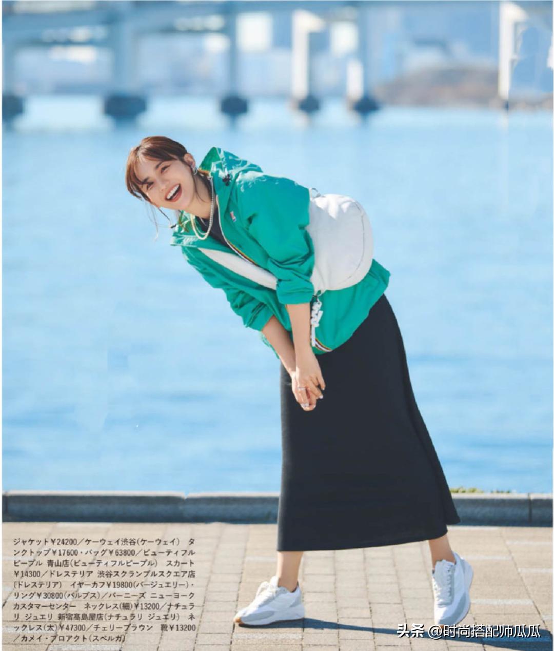 Women should wear less leggings and sneakers when they are old! Look ...