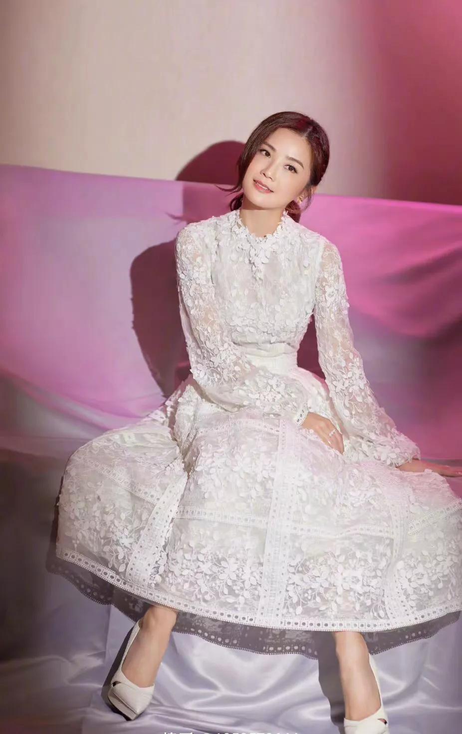 Pretty Celebrity: Charlie Choi High-Heeled Beauty - iNEWS