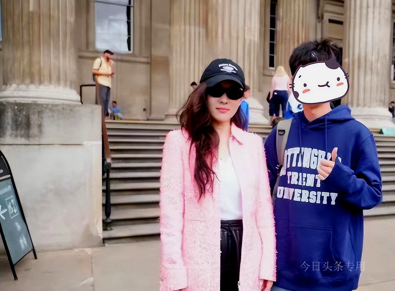 霍思燕現身倫敦陪嗯哼參加夏令營，杜江蹲地上為老婆拍照，好寵溺 - 資訊咖