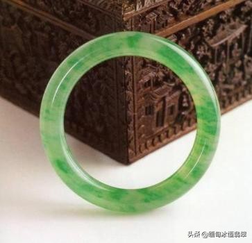 What is gold emerald? Does this type of jade really contain "golden ...