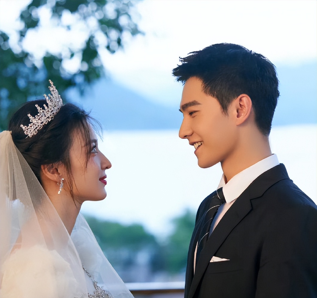 They are also playing firefighters, comparing Yang Yang and Ren Jialun ...