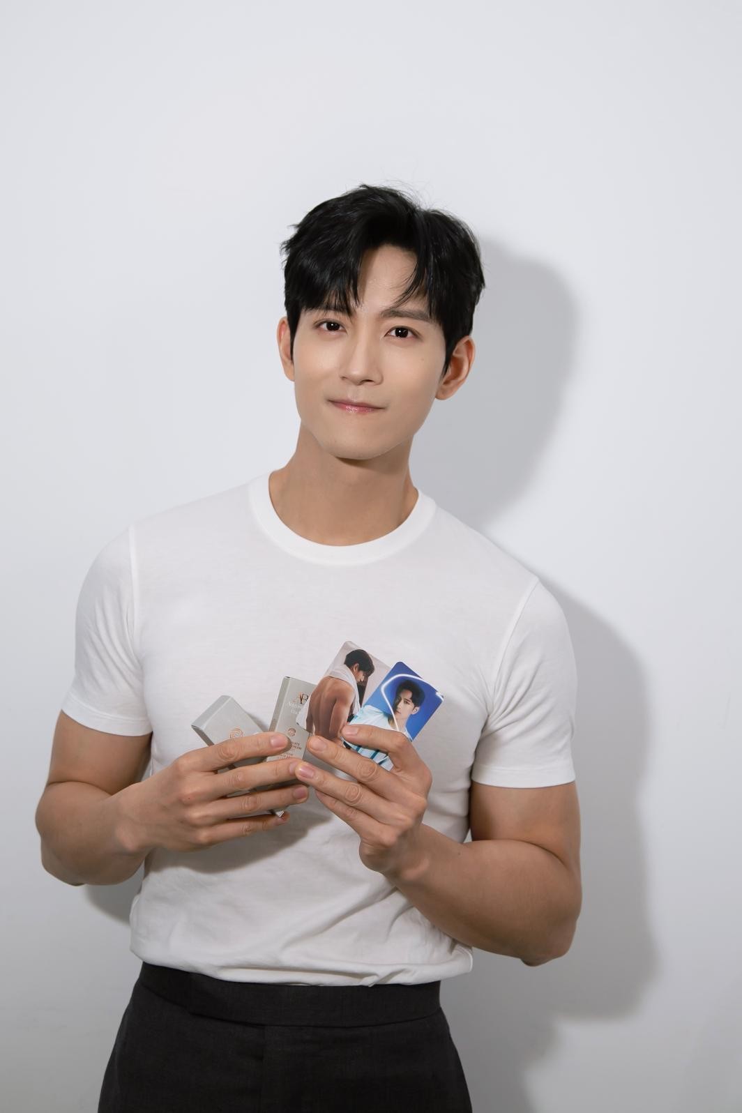 Zhang Junning sent a long article to bid farewell to the new drama ...