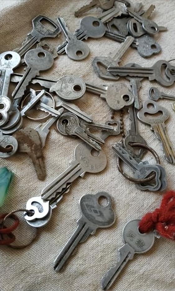 Don't throw away the old keys at home, they can be used for a lot at ...