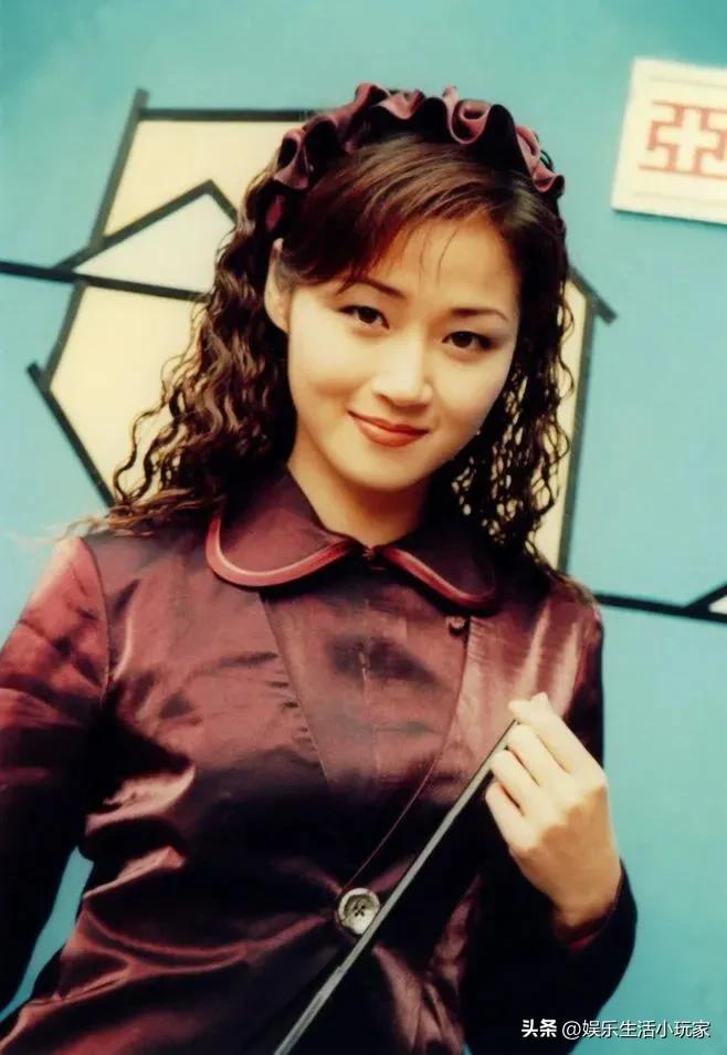 ATV's first sister, Wan Qiwen, is famous for her beautiful legs, pure ...